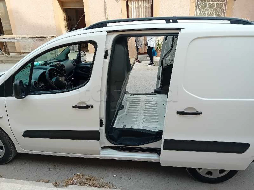 Peugeot Partner - 2017 Diesel 5 CV à Sousse - autoprix.tn