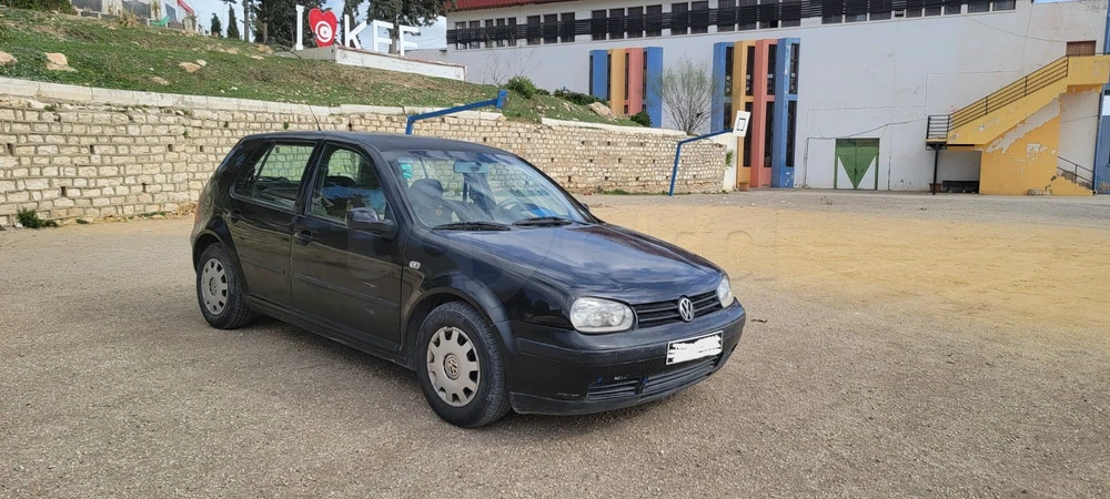 Volkswagen Golf 4 - 2001 Essence 5 CV à Le kef - autoprix.tn