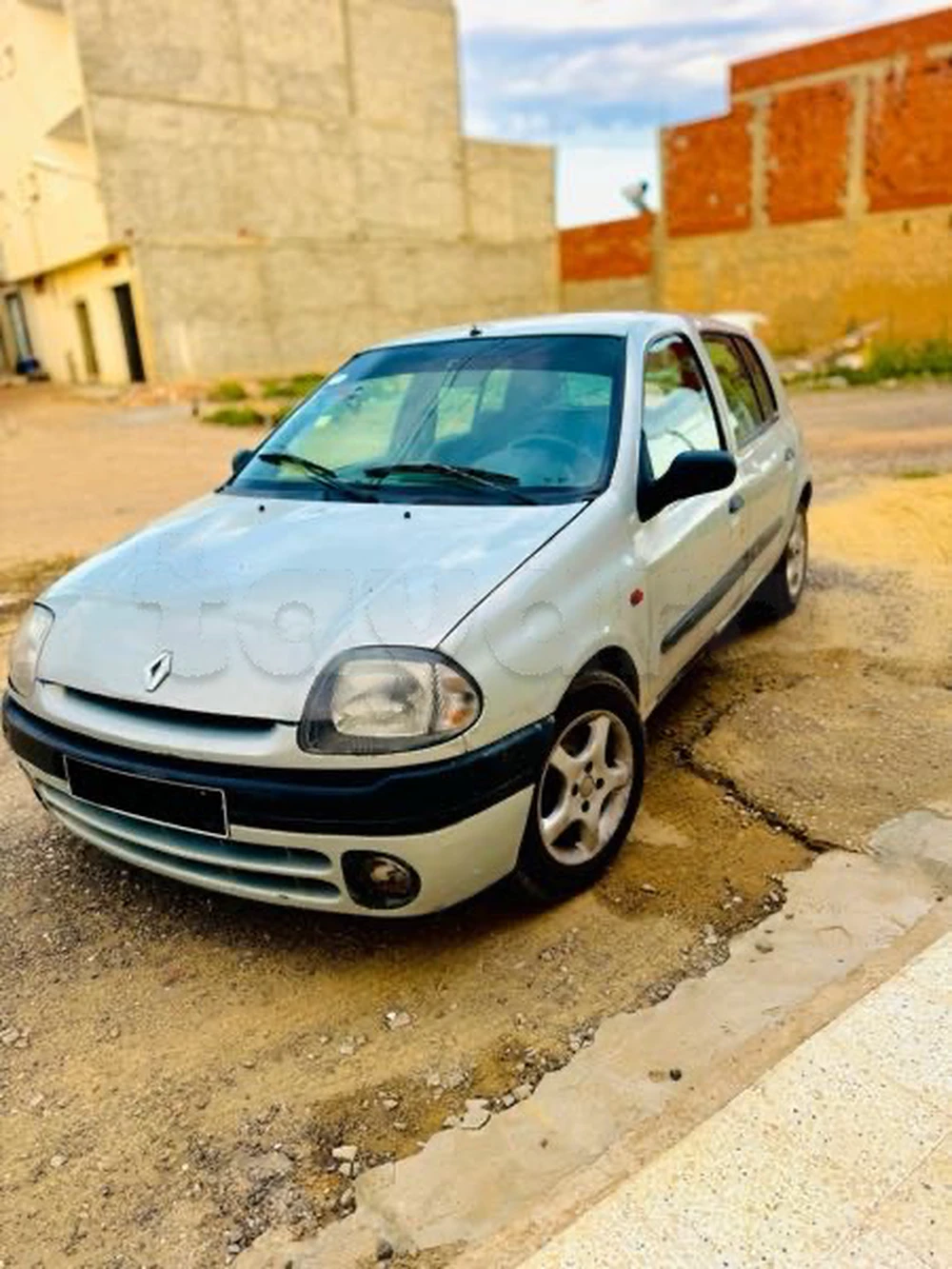 Renault Clio - 2001 Essence 4 CV à Mahdia - autoprix.tn