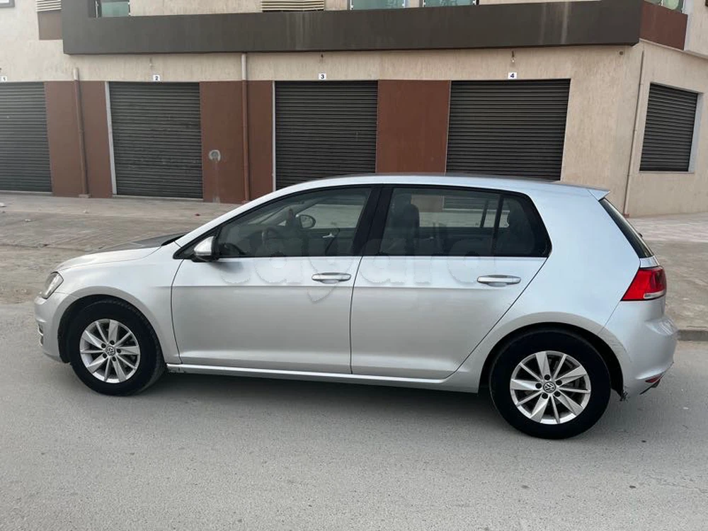Volkswagen Golf 7 - 2015 Essence 5 CV à Ben arous - autoprix.tn