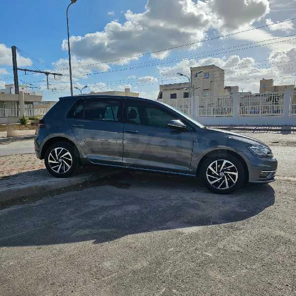 Volkswagen Golf 7 - 2019 Essence 6 CV à La Manouba - autoprix.tn