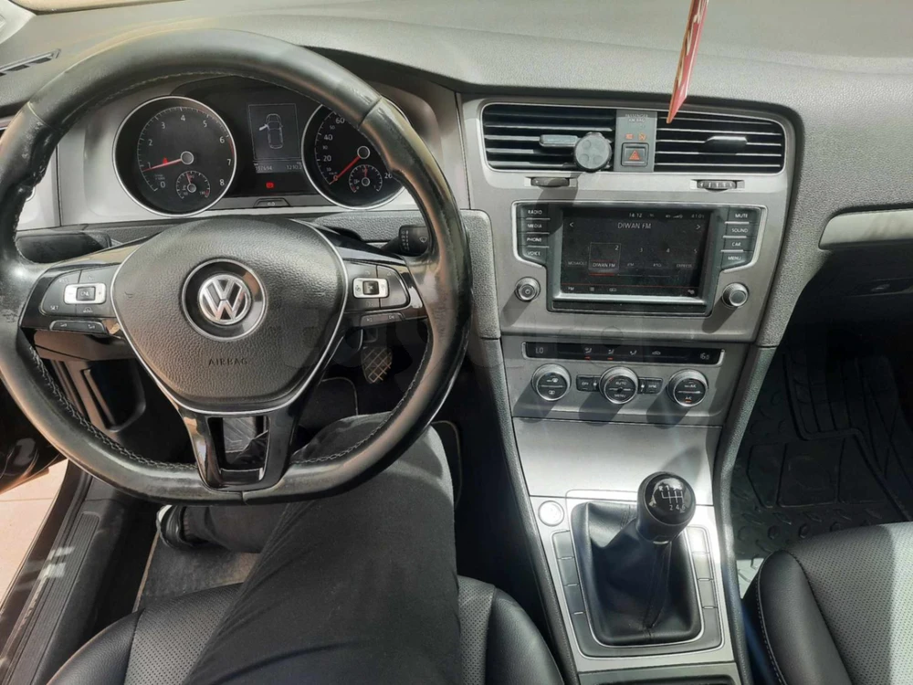Volkswagen Golf 7 - 2016 Essence 5 CV à Sfax - autoprix.tn