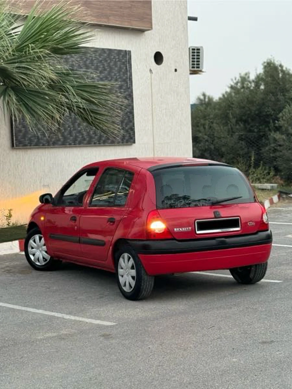 Renault Clio - 2000 Essence 5 CV à Monastir - autoprix.tn