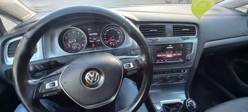Volkswagen Golf - 2016 Essence 5 CV à Ariana - autoprix.tn