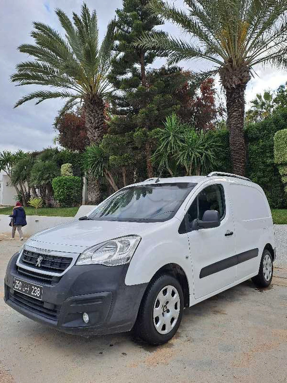 Peugeot Partner - 2017 Diesel 5 CV à Sousse - autoprix.tn