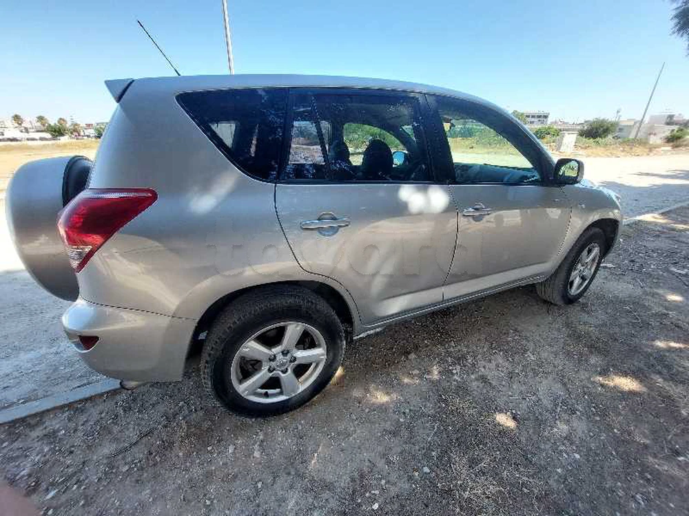 Toyota RAV 4 - 2006 Diesel 8 CV à Ben arous - autoprix.tn