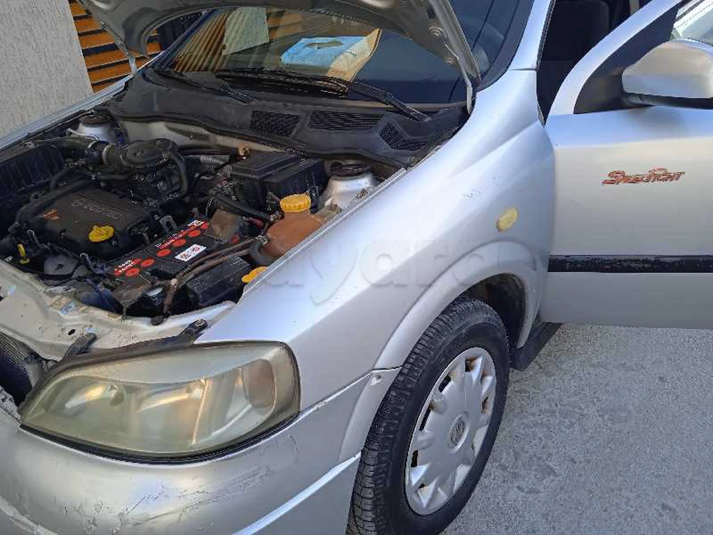 Opel Astra - 2004 Essence 5 CV à Tunis - autoprix.tn